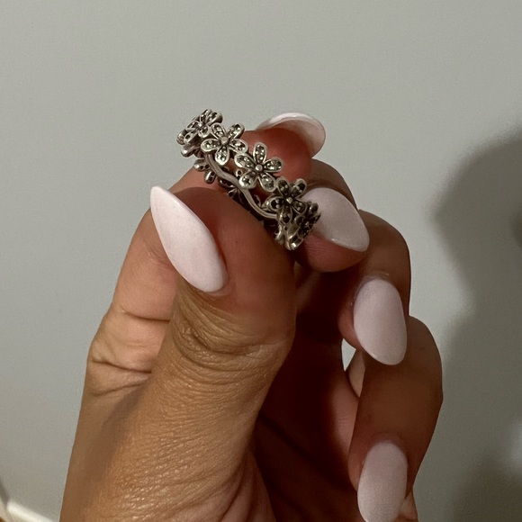 Pandora | Jewelry | Pandora Daisy Flower Ring | Poshmark